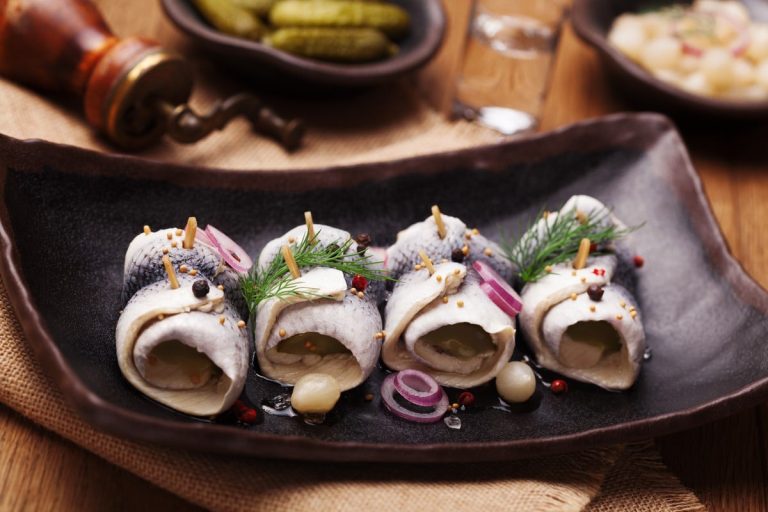 Russischer Schichtsalat Schuba mit Hering und rote Beete