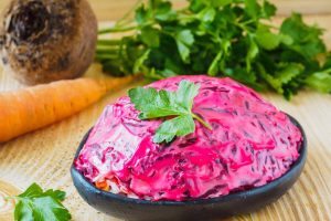 Russischer Schichtsalat Schuba mit Hering und rote Beete