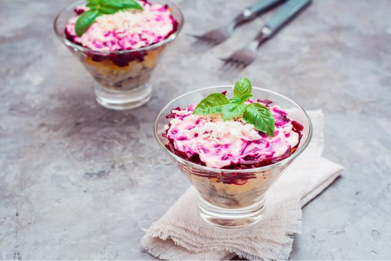 Russischer Schichtsalat Schuba mit Hering und rote Beete