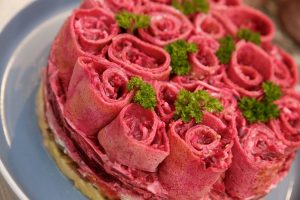 Russischer Schichtsalat Schuba mit Hering und rote Beete