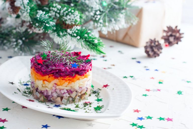 Russischer Schichtsalat Schuba mit Hering und rote Beete